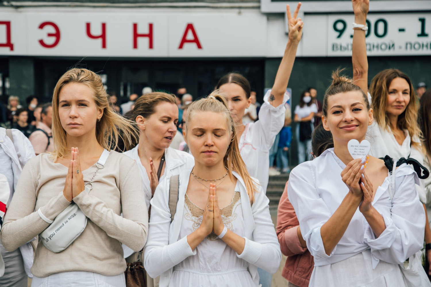 Women in white: Interview with Belarusian female photojournalists – FK